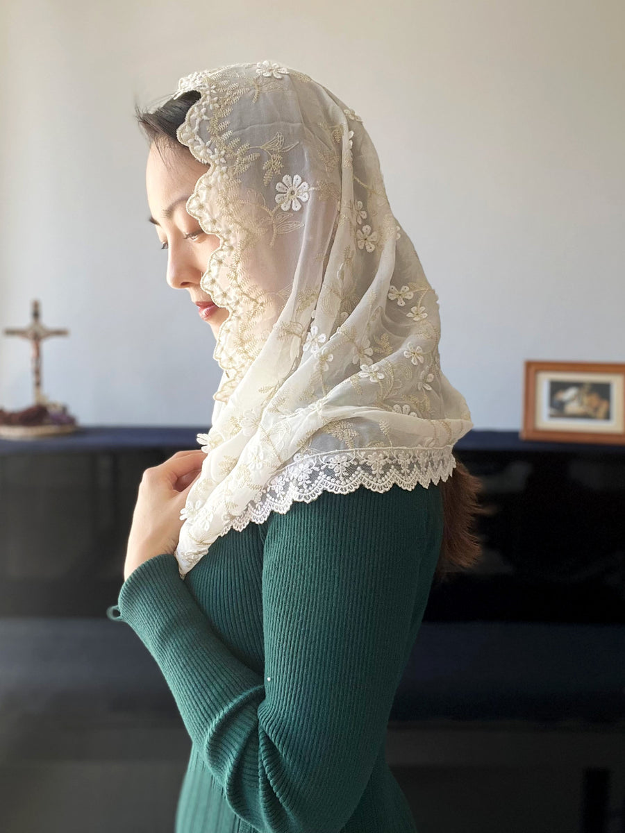 St. Catherine of Siena 3D Floral Chiffon Infinity Veil (Cream & Ivory) – Filia Dei Veils
